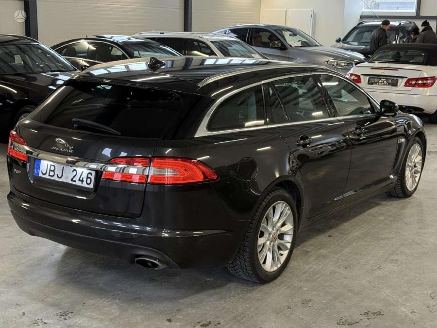 Black Jaguar XF 2015 in Marijampole, with an engine capacity of 2.18 L and mileage of 230 thousand km for 7999 €, photo 11 on AUTOMOTO.COM.LV