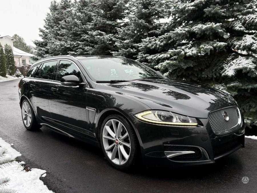 Black Jaguar XF 2015 in Utena, with an engine capacity of 2.18 L and mileage of 212 thousand km for 6950 €, photo 2 on AUTOMOTO.COM.LV