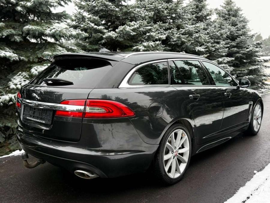 Black Jaguar XF 2015 in Utena, with an engine capacity of 2.18 L and mileage of 212 thousand km for 6950 €, photo 3 on AUTOMOTO.COM.LV