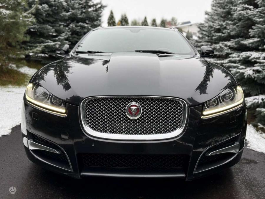 Black Jaguar XF 2015 in Utena, with an engine capacity of 2.18 L and mileage of 212 thousand km for 6950 €, photo 8 on AUTOMOTO.COM.LV