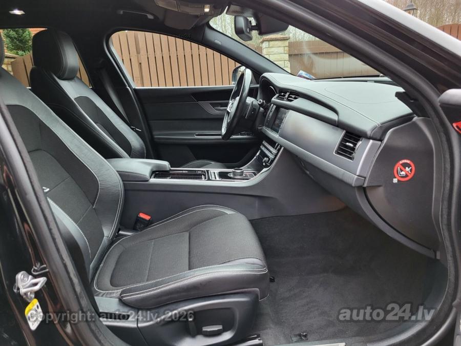 Black Jaguar XF 2018 in Tallinn, with an engine capacity of 2.00 L and mileage of 179 thousand km for 13999 €, photo 6 on AUTOMOTO.COM.LV
