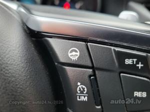 Black Jaguar XF 2018 in Tallinn, with an engine capacity of 2.00 L and mileage of 179 thousand km for 13999 €, photo 16 on AUTOMOTO.COM.LV