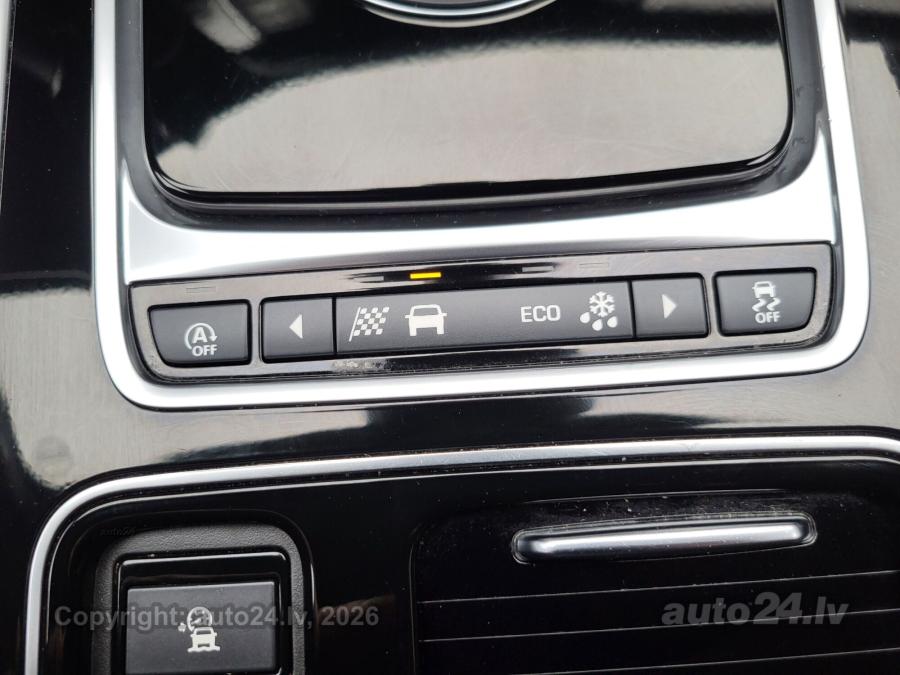 Black Jaguar XF 2018 in Tallinn, with an engine capacity of 2.00 L and mileage of 179 thousand km for 13999 €, photo 17 on AUTOMOTO.COM.LV