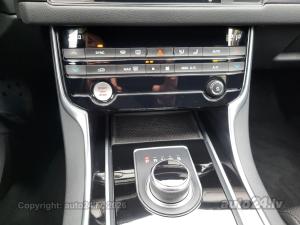 Black Jaguar XF 2018 in Tallinn, with an engine capacity of 2.00 L and mileage of 179 thousand km for 13999 €, photo 18 on AUTOMOTO.COM.LV