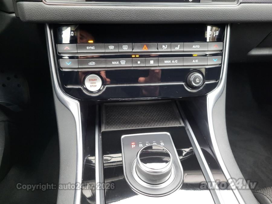 Black Jaguar XF 2018 in Tallinn, with an engine capacity of 2.00 L and mileage of 179 thousand km for 13999 €, photo 18 on AUTOMOTO.COM.LV