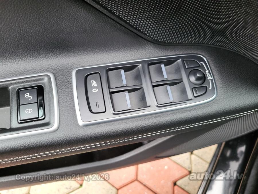 Black Jaguar XF 2018 in Tallinn, with an engine capacity of 2.00 L and mileage of 179 thousand km for 13999 €, photo 19 on AUTOMOTO.COM.LV