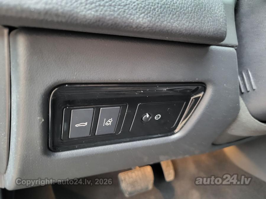 Black Jaguar XF 2018 in Tallinn, with an engine capacity of 2.00 L and mileage of 179 thousand km for 13999 €, photo 22 on AUTOMOTO.COM.LV