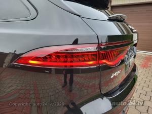 Black Jaguar XF 2018 in Tallinn, with an engine capacity of 2.00 L and mileage of 179 thousand km for 13999 €, photo 31 on AUTOMOTO.COM.LV