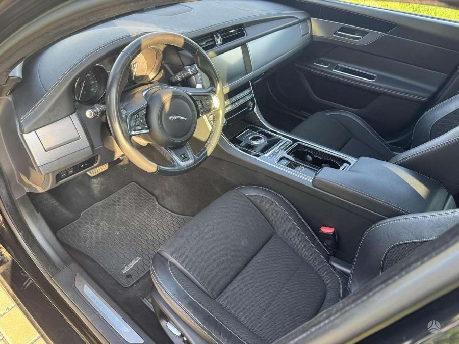 Melns Jaguar XF 2020 Klaipėda, ar dzinēja tilpumu 2.00 L un nobraukumu 93 tūkst. km par 8600 €, foto 12 vietnē AUTOMOTO.COM.LV