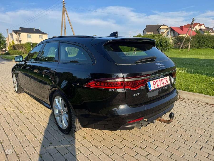 Black Jaguar XF 2020 in Klaipeda, with an engine capacity of 2.00 L and mileage of 93 thousand km for 8600 €, photo 4 on AUTOMOTO.COM.LV