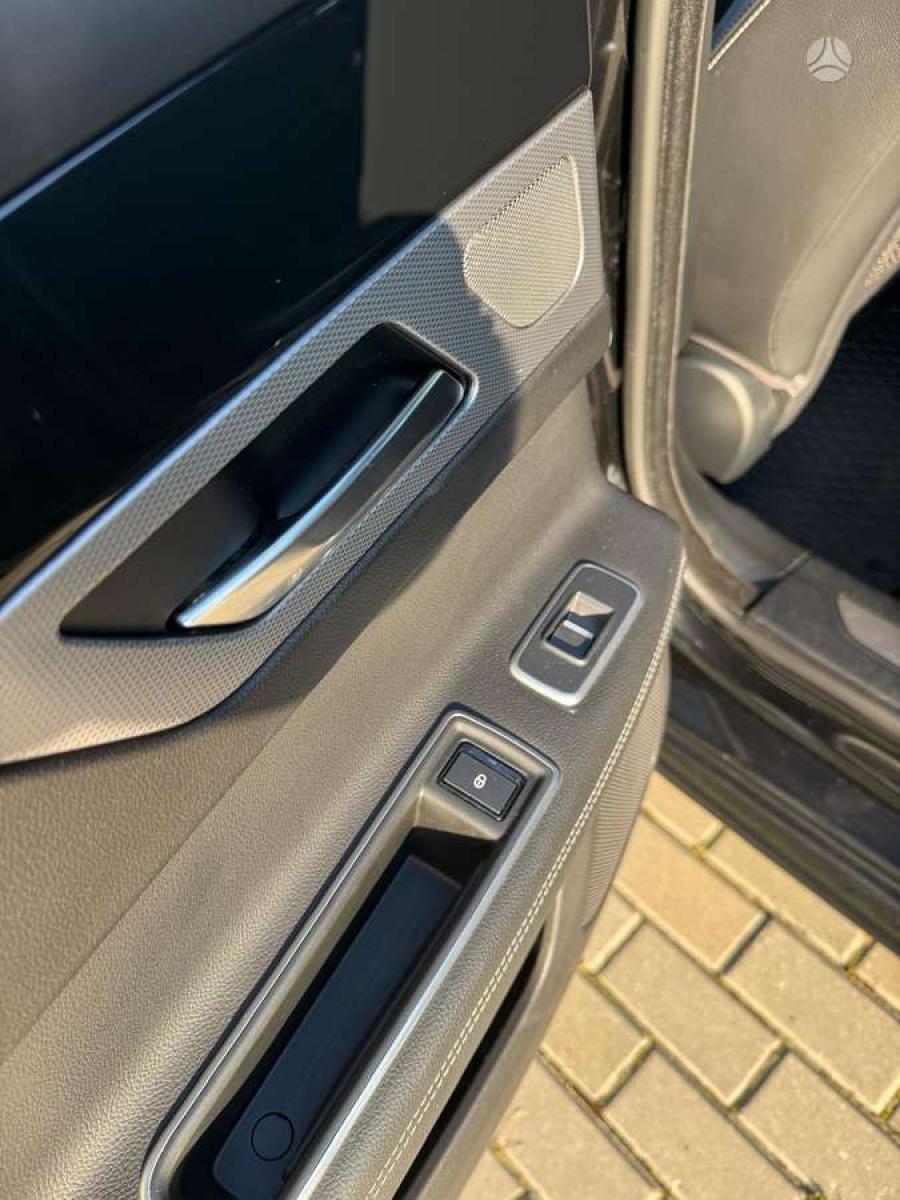 Black Jaguar XF 2020 in Klaipeda, with an engine capacity of 2.00 L and mileage of 93 thousand km for 8600 €, photo 12 on AUTOMOTO.COM.LV