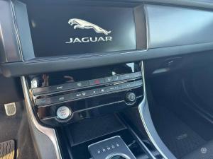 Black Jaguar XF 2020 in Klaipeda, with an engine capacity of 2.00 L and mileage of 93 thousand km for 8600 €, photo 15 on AUTOMOTO.COM.LV