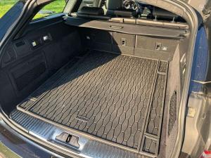 Black Jaguar XF 2020 in Klaipeda, with an engine capacity of 2.00 L and mileage of 93 thousand km for 8600 €, photo 16 on AUTOMOTO.COM.LV