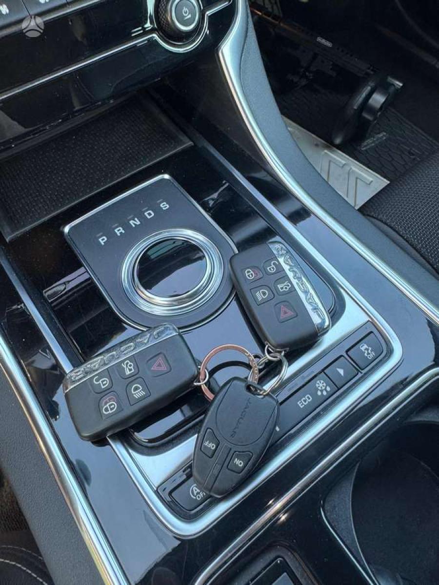 Black Jaguar XF 2020 in Klaipeda, with an engine capacity of 2.00 L and mileage of 93 thousand km for 8600 €, photo 18 on AUTOMOTO.COM.LV