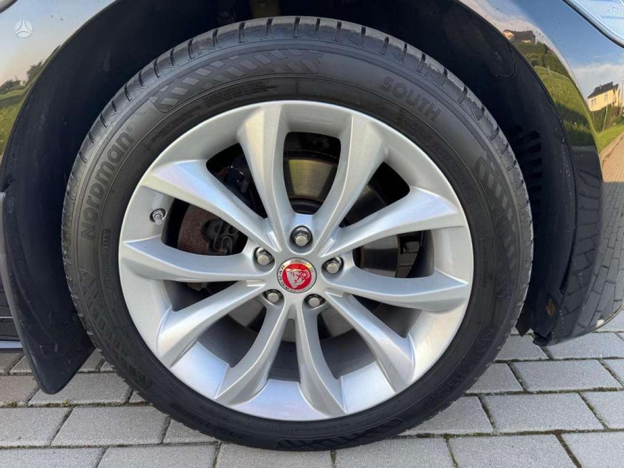 Black Jaguar XF 2020 in Klaipeda, with an engine capacity of 2.00 L and mileage of 93 thousand km for 8600 €, photo 22 on AUTOMOTO.COM.LV