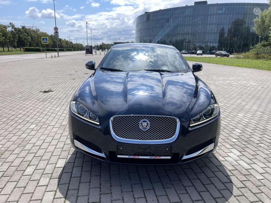 Blue Jaguar XF 2013 in Siauliai, with an engine capacity of 2.18 L and mileage of 260 thousand km for 5900 €, photo 3 on AUTOMOTO.COM.LV