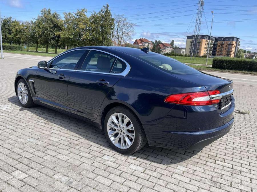 Blue Jaguar XF 2013 in Siauliai, with an engine capacity of 2.18 L and mileage of 260 thousand km for 5900 €, photo 6 on AUTOMOTO.COM.LV