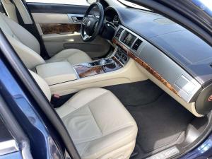 Blue Jaguar XF 2013 in Siauliai, with an engine capacity of 2.18 L and mileage of 260 thousand km for 5900 €, photo 10 on AUTOMOTO.COM.LV