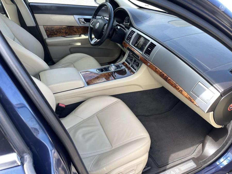 Blue Jaguar XF 2013 in Siauliai, with an engine capacity of 2.18 L and mileage of 260 thousand km for 5900 €, photo 10 on AUTOMOTO.COM.LV