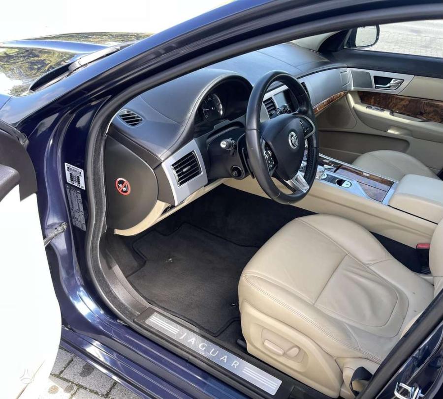 Blue Jaguar XF 2013 in Siauliai, with an engine capacity of 2.18 L and mileage of 260 thousand km for 5900 €, photo 12 on AUTOMOTO.COM.LV