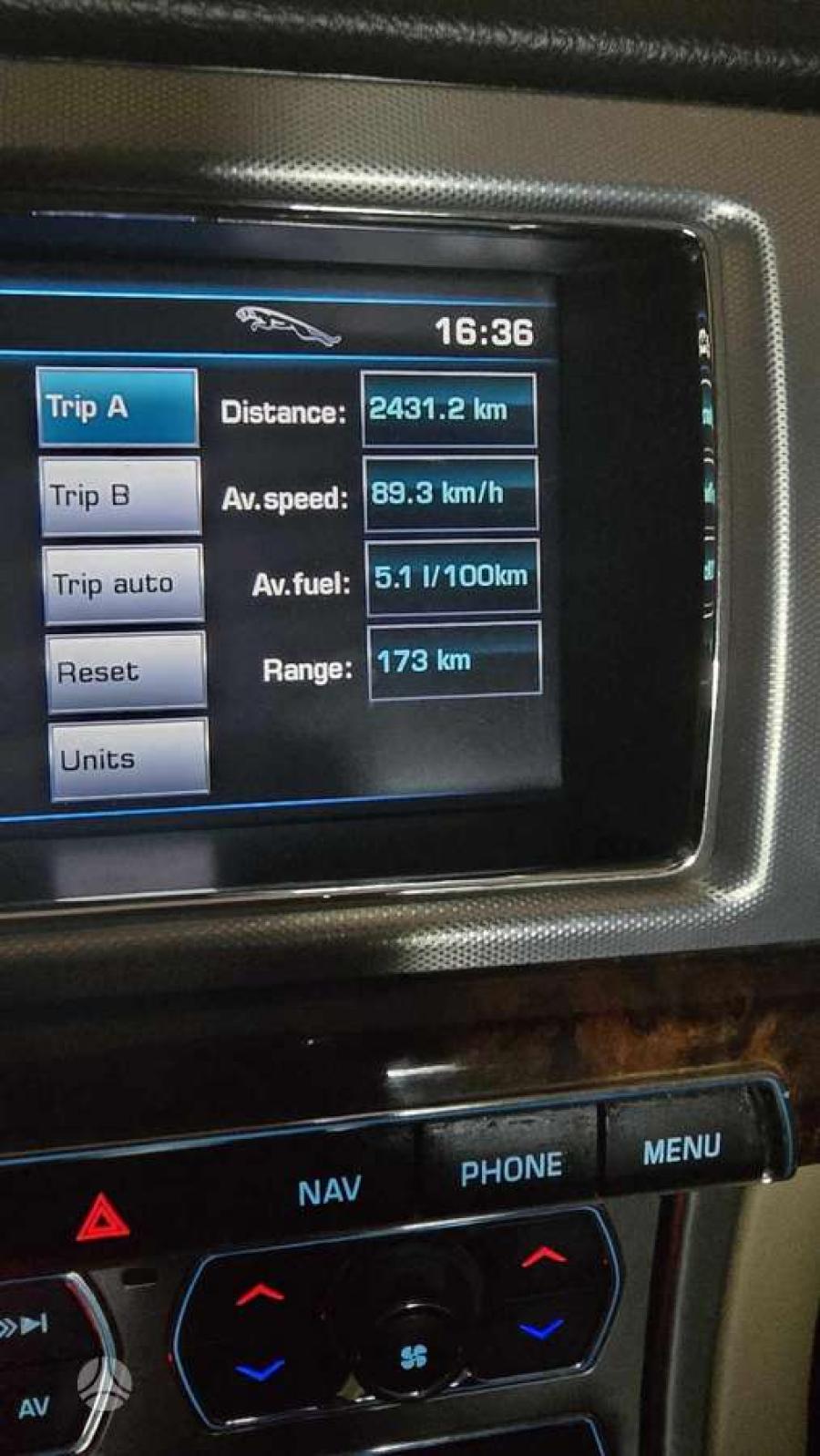 Zils Jaguar XF 2013 Panevēža, ar dzinēja tilpumu 2.18 L un nobraukumu 340 tūkst. km par 6500 €, foto 11 vietnē AUTOMOTO.COM.LV