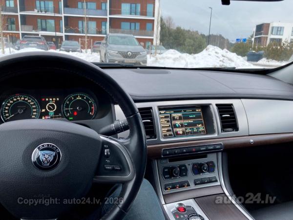 Zils Jaguar XF 2014 Tallina, ar dzinēja tilpumu 3.00 L un nobraukumu 156 tūkst. km par 12500 €, foto 10 vietnē AUTOMOTO.COM.LV