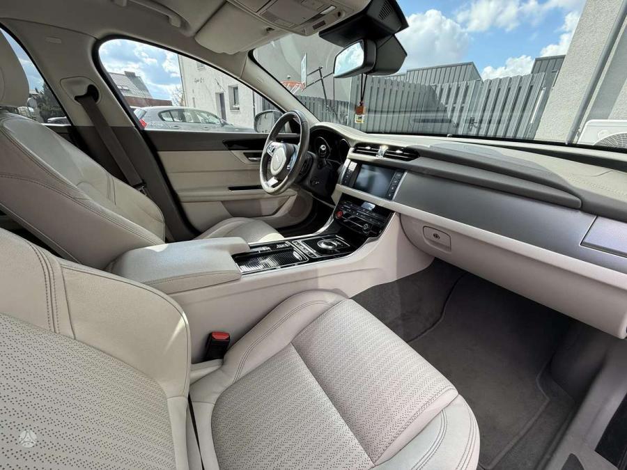 Zils Jaguar XF 2016 Šauļi, ar dzinēja tilpumu 2.00 L un nobraukumu 266 tūkst. km par 9500 €, foto 15 vietnē AUTOMOTO.COM.LV