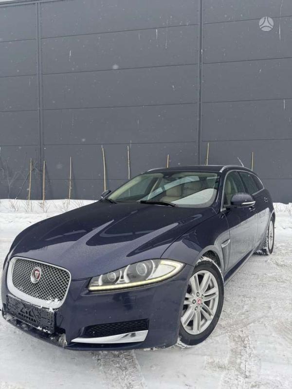 Blue Jaguar XF 2015 in Vilnius, with an engine capacity of 2.18 L and mileage of 240 thousand km for 5700 €, photo 3 on AUTOMOTO.COM.LV