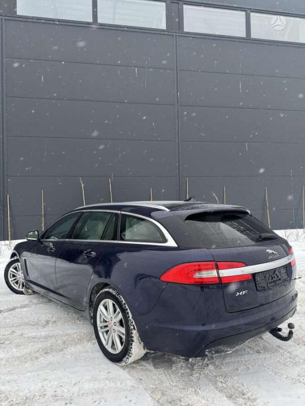 Blue Jaguar XF 2015 in Vilnius, with an engine capacity of 2.18 L and mileage of 240 thousand km for 5700 €, photo 8 on AUTOMOTO.COM.LV