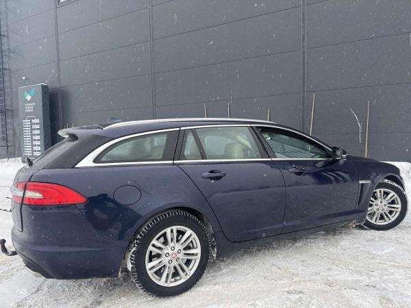 Blue Jaguar XF 2015 in Vilnius, with an engine capacity of 2.18 L and mileage of 240 thousand km for 5700 €, photo 10 on AUTOMOTO.COM.LV