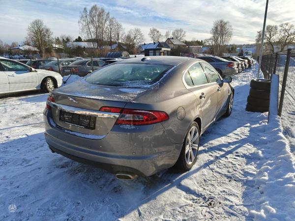 Brūns Jaguar XF 2010 Viļņa, ar dzinēja tilpumu 2.99 L un nobraukumu 300 tūkst. km par 3650 €, foto 1 vietnē AUTOMOTO.COM.LV