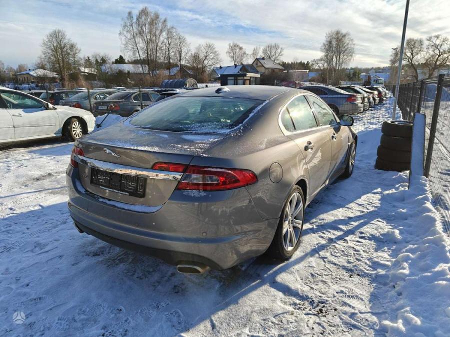 Brūns Jaguar XF 2010 Viļņa, ar dzinēja tilpumu 2.99 L un nobraukumu 300 tūkst. km par 3650 €, foto 1 vietnē AUTOMOTO.COM.LV
