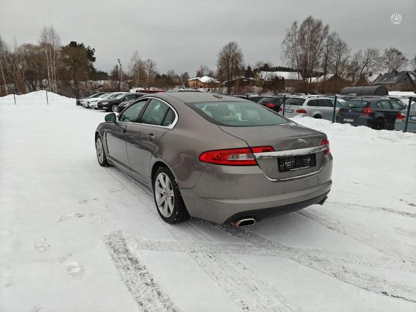 Brown Jaguar XF 2010 in Vilnius, with an engine capacity of 2.99 L and mileage of 306 thousand km for 3750 €, photo 1 on AUTOMOTO.COM.LV