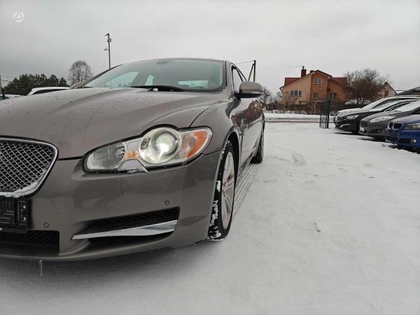 Brown Jaguar XF 2010 in Vilnius, with an engine capacity of 2.99 L and mileage of 306 thousand km for 3750 €, photo 3 on AUTOMOTO.COM.LV