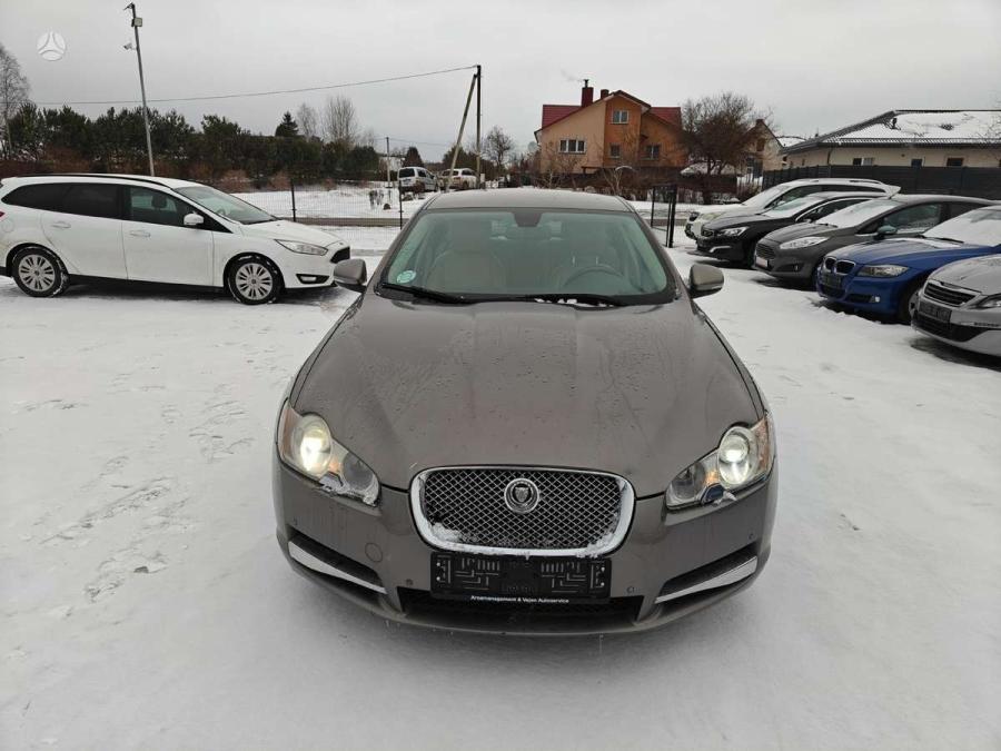 Brown Jaguar XF 2010 in Vilnius, with an engine capacity of 2.99 L and mileage of 306 thousand km for 3750 €, photo 4 on AUTOMOTO.COM.LV