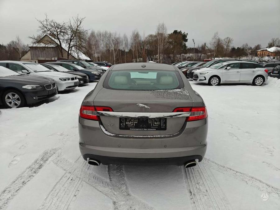 Brown Jaguar XF 2010 in Vilnius, with an engine capacity of 2.99 L and mileage of 306 thousand km for 3750 €, photo 6 on AUTOMOTO.COM.LV