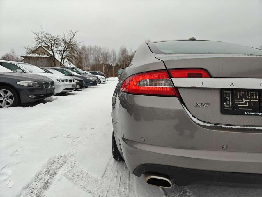 Brown Jaguar XF 2010 in Vilnius, with an engine capacity of 2.99 L and mileage of 306 thousand km for 3750 €, photo 7 on AUTOMOTO.COM.LV