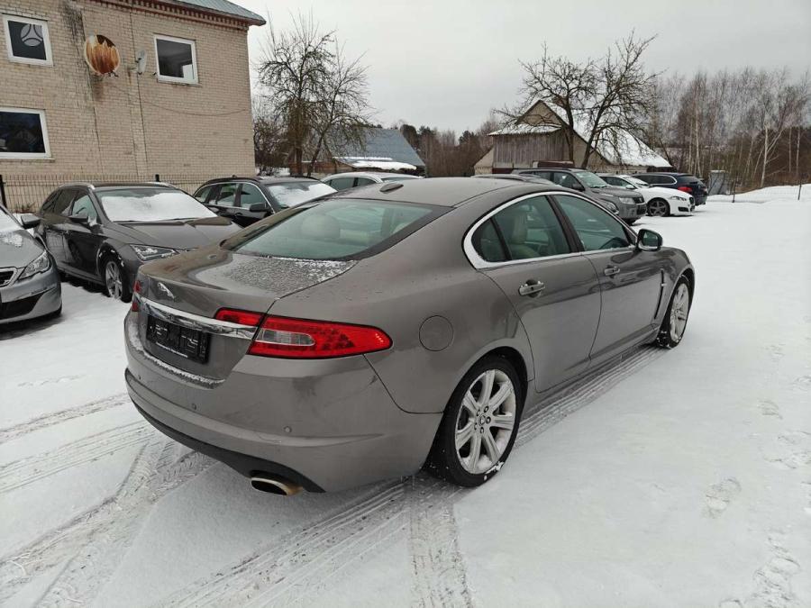 Brown Jaguar XF 2010 in Vilnius, with an engine capacity of 2.99 L and mileage of 306 thousand km for 3750 €, photo 8 on AUTOMOTO.COM.LV