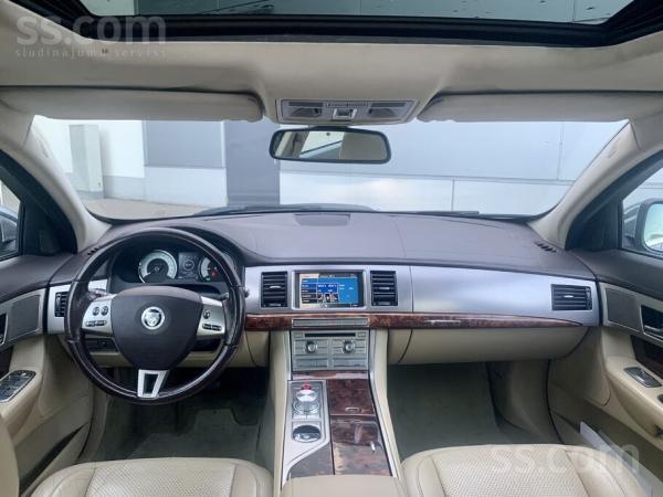 Green Jaguar XF 2008 in Riga, with an engine capacity of 2.70 L and mileage of 336 thousand km for 3350 €, photo 8 on AUTOMOTO.COM.LV