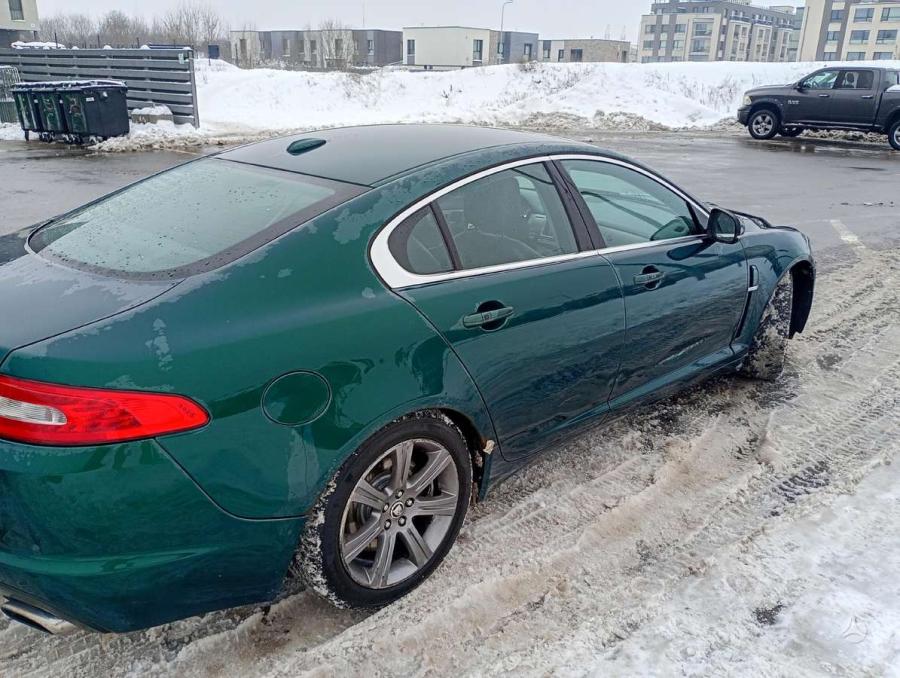 Green Jaguar XF 2009 in Vilnius, with an engine capacity of 2.99 L and mileage of 206 thousand km for 3700 €, photo 5 on AUTOMOTO.COM.LV