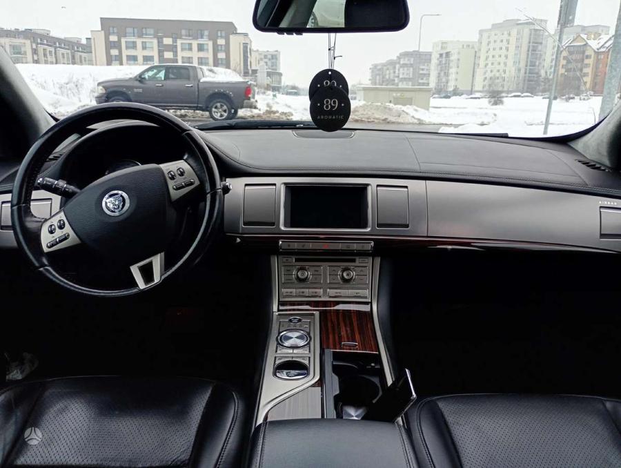 Green Jaguar XF 2009 in Vilnius, with an engine capacity of 2.99 L and mileage of 206 thousand km for 3700 €, photo 13 on AUTOMOTO.COM.LV