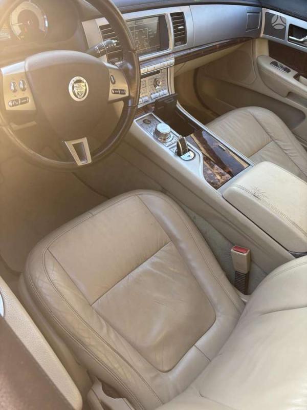 Zaļš Jaguar XF 2009 Šauļi, ar dzinēja tilpumu 2.99 L un nobraukumu 380 tūkst. km par 3450 €, foto 9 vietnē AUTOMOTO.COM.LV