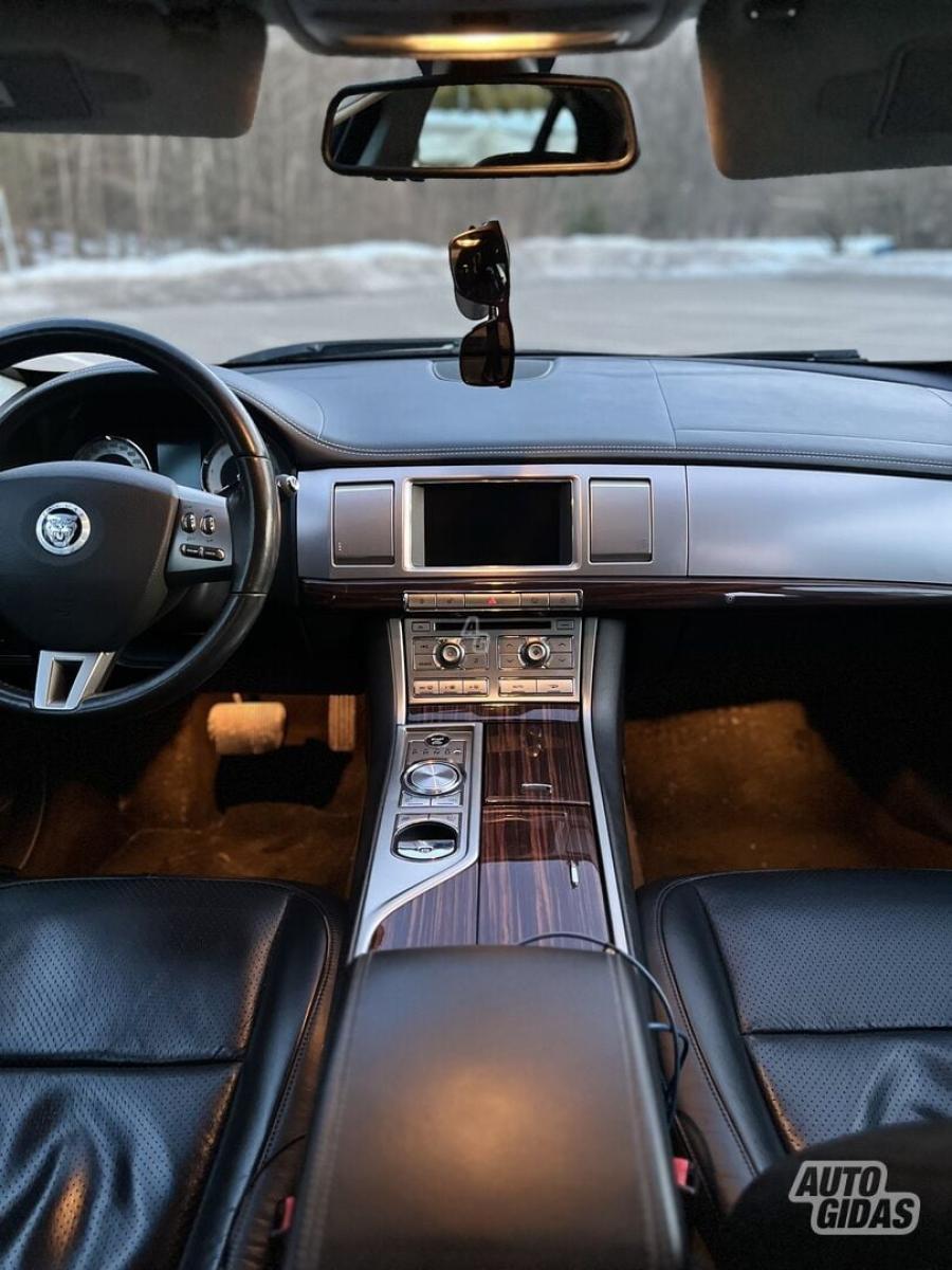 Zaļš Jaguar XF 2010 Elektrėnai, ar dzinēja tilpumu 3.00 L un nobraukumu 269 tūkst. km par 4999 €, foto 9 vietnē AUTOMOTO.COM.LV