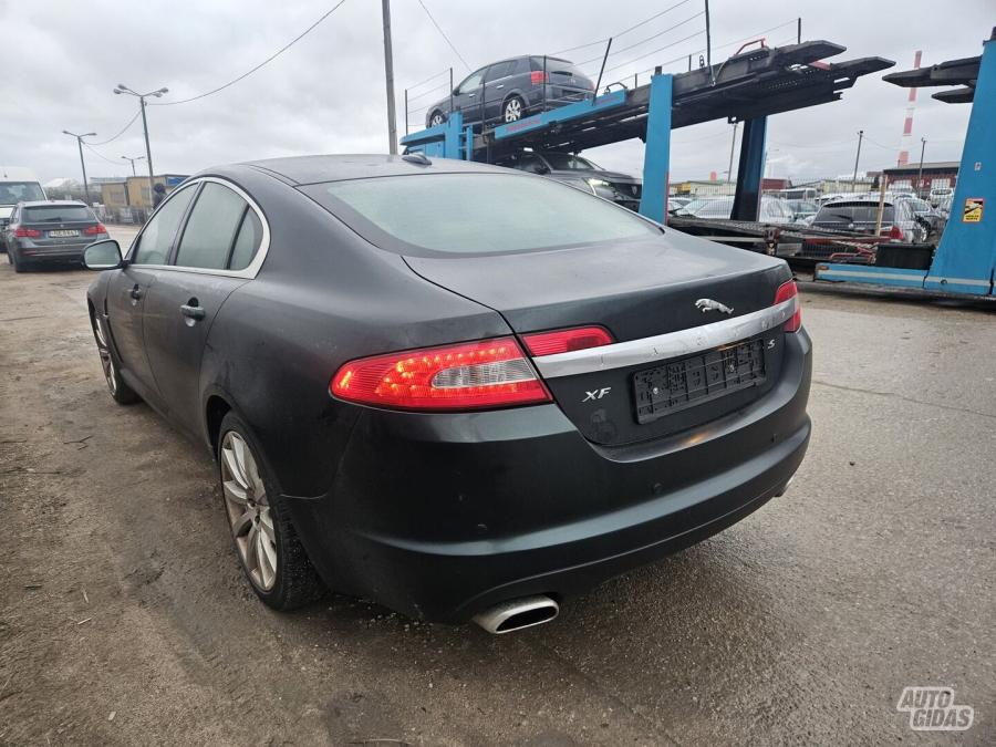 Zaļš Jaguar XF 2010 Viļņa, ar dzinēja tilpumu 3.00 L un nobraukumu 0 tūkst. km par 2650 €, foto 5 vietnē AUTOMOTO.COM.LV