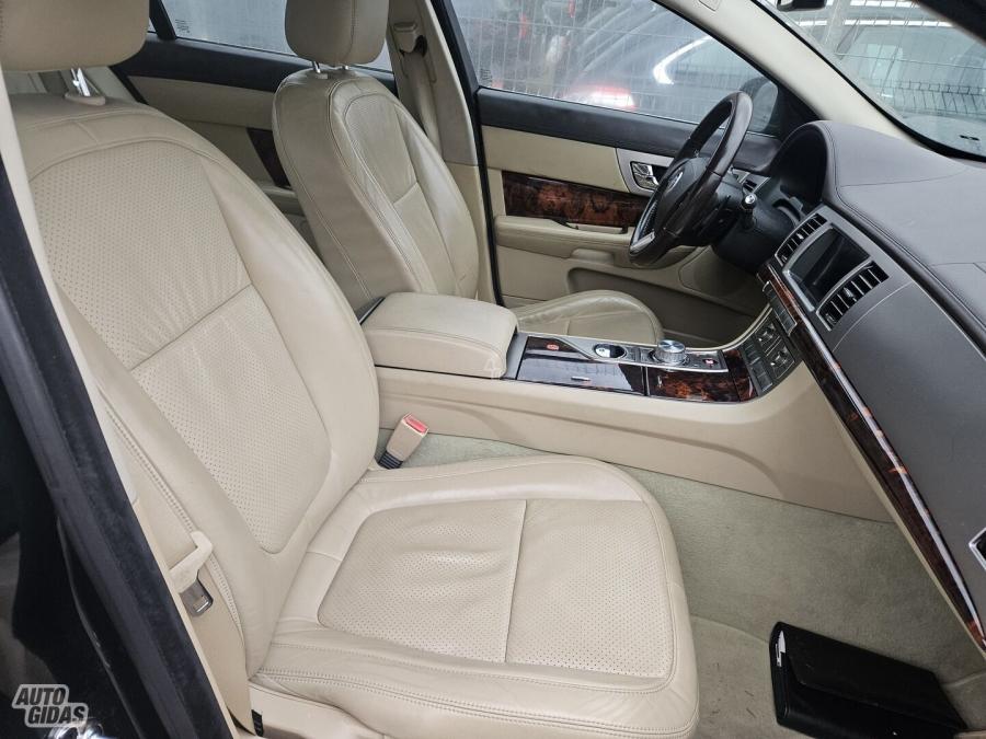 Zaļš Jaguar XF 2010 Viļņa, ar dzinēja tilpumu 3.00 L un nobraukumu 0 tūkst. km par 2650 €, foto 6 vietnē AUTOMOTO.COM.LV