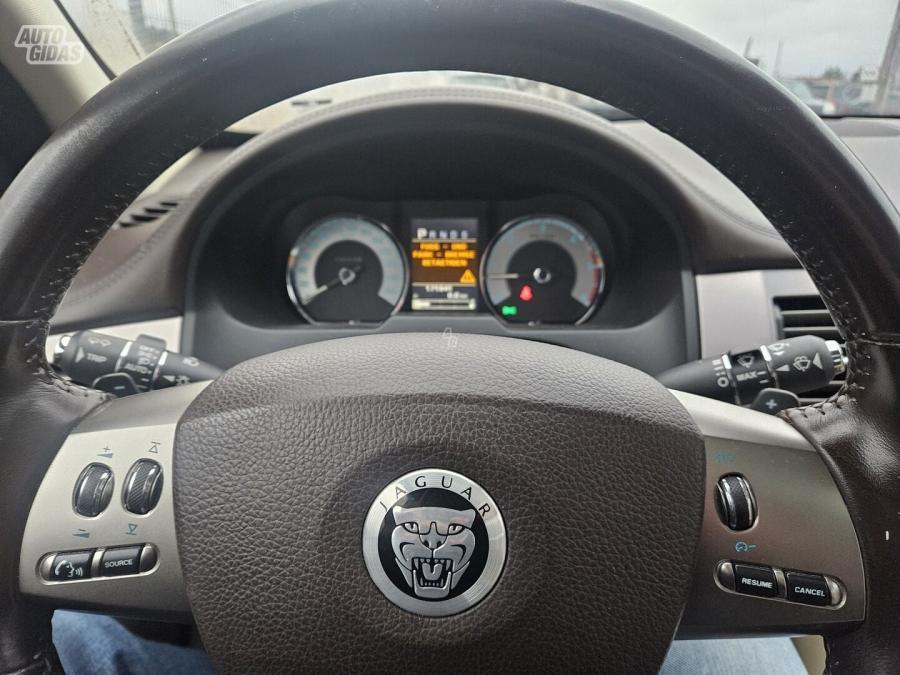 Zaļš Jaguar XF 2010 Viļņa, ar dzinēja tilpumu 3.00 L un nobraukumu 0 tūkst. km par 2650 €, foto 8 vietnē AUTOMOTO.COM.LV