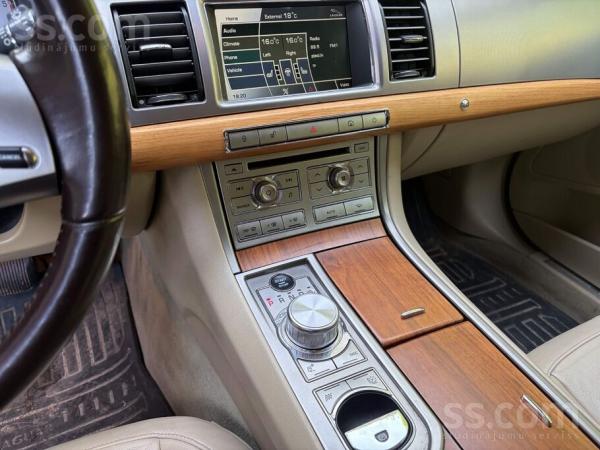 Zaļš Jaguar XF 2010 Cēsis, ar dzinēja tilpumu 3.00 L un nobraukumu 335 tūkst. km par 5000 €, foto 7 vietnē AUTOMOTO.COM.LV