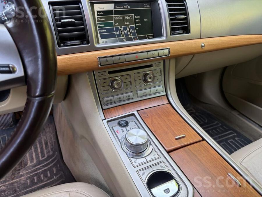 Zaļš Jaguar XF 2010 Cēsis, ar dzinēja tilpumu 3.00 L un nobraukumu 335 tūkst. km par 5000 €, foto 8 vietnē AUTOMOTO.COM.LV