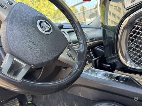 Green Jaguar XF 2010 in Kretinga, with an engine capacity of 2.99 L and mileage of 237 thousand km for 1495 €, photo 11 on AUTOMOTO.COM.LV