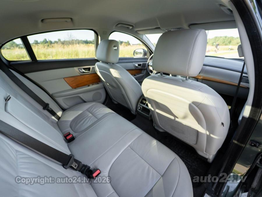 Zaļš Jaguar XF 2011 Tallina, ar dzinēja tilpumu 3.00 L un nobraukumu 187 tūkst. km par 5900 €, foto 15 vietnē AUTOMOTO.COM.LV